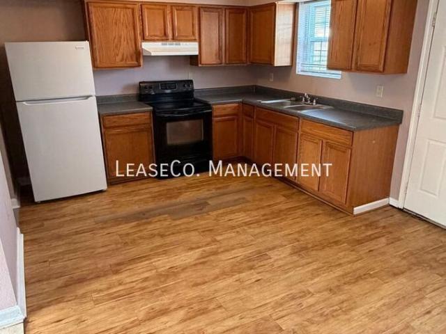 2458 Mexico St, 2 beds, 1 full and 1 half bath