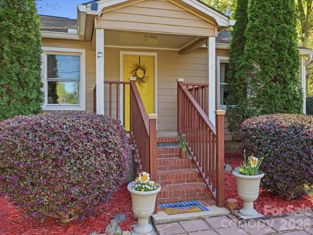 6223 Macon Street