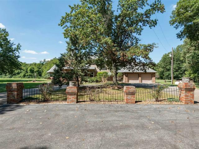 6223 State Route 162, Maryville, IL