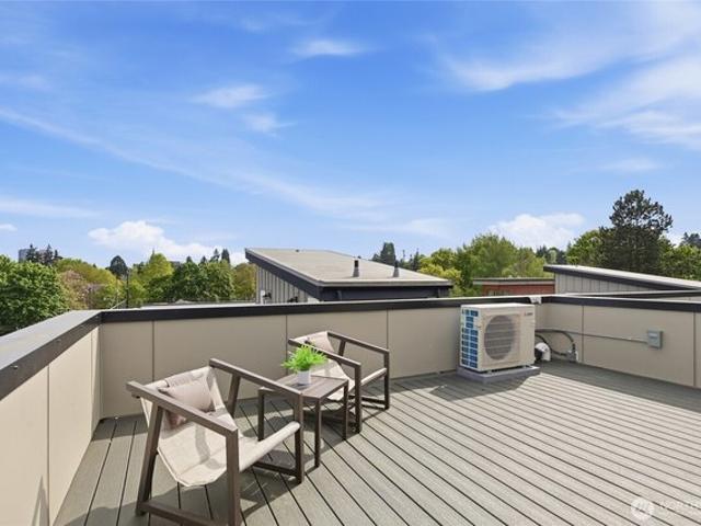 6223 9th Ave NE, Seattle, WA 98115