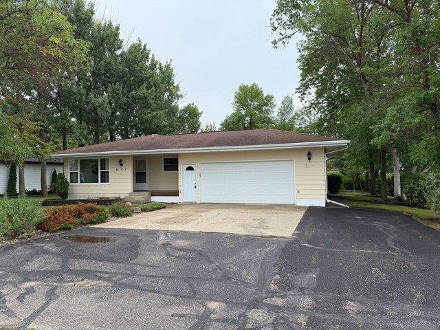 622 14th St NW, Devils Lake, ND 58301