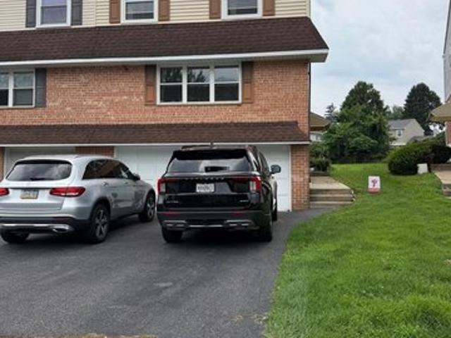 622 Country Ln, Morton, PA 19070