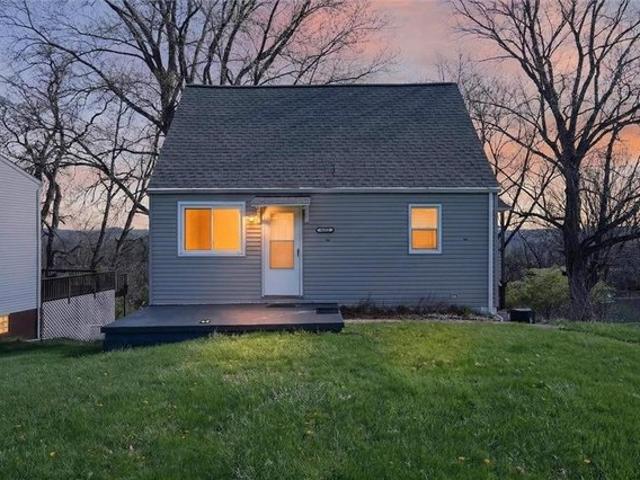 622 Ascension Dr, West Mifflin, PA 15122