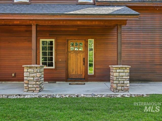 622 Blue Water Circle