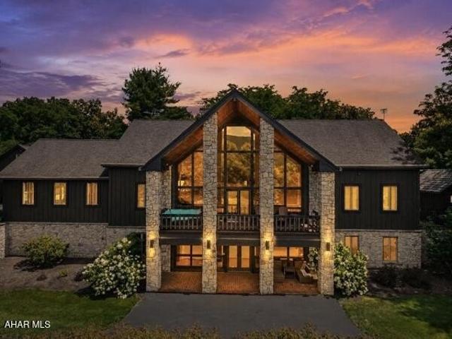 622 Golf Course Rd, Altoona, PA 16601