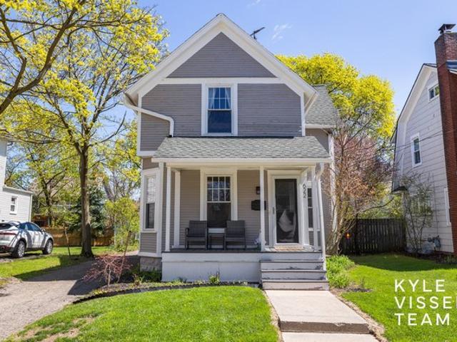 622 Gladstone Dr SE, East Grand Rapids, MI 49506