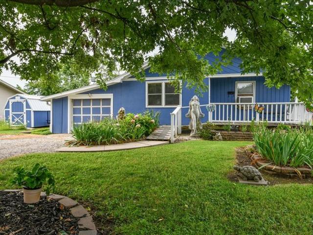 622 E Madison St, Marshfield, MO 65706
