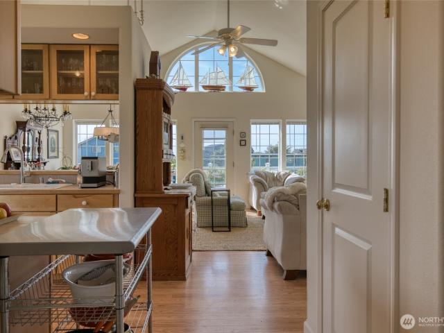 622 Ocean Shores Boulevard SW