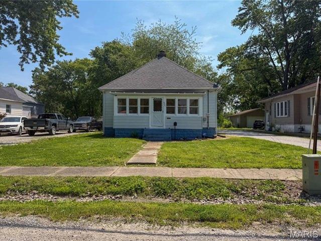 622 S Wood St, Staunton, IL 62088