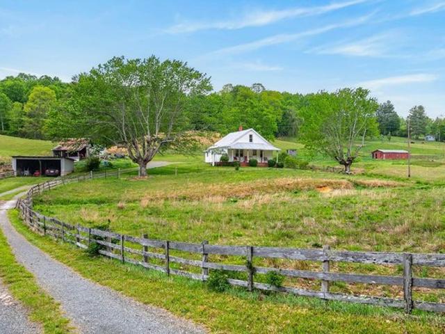 622 Soapstone Rd, Galax, VA 24333