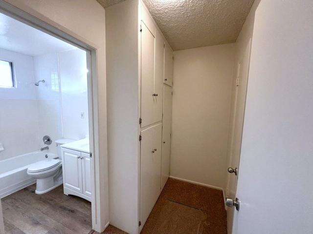 622 Studio Apartment for Rent at 7337 Variel Avenue, Los Angeles, CA 91303 Canoga Park