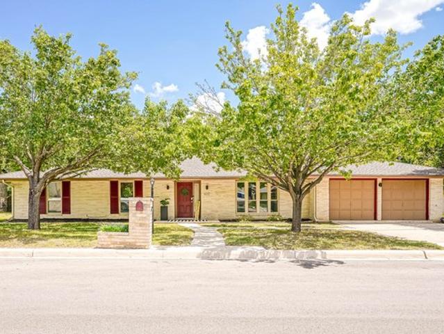 622 Sunhaven Dr, Windcrest, TX 78239