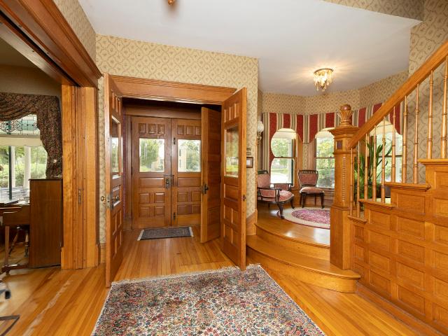 622 W Main St