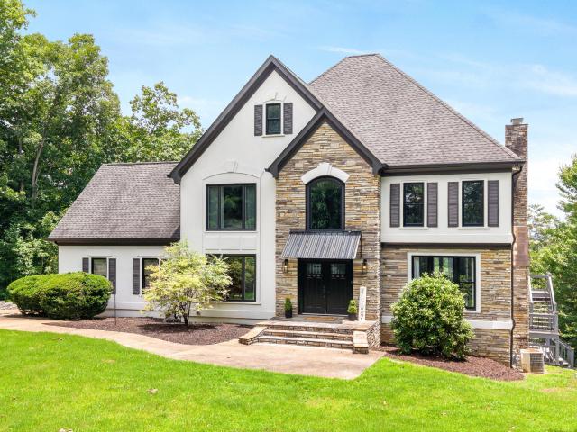 622 Wilton Lane NW