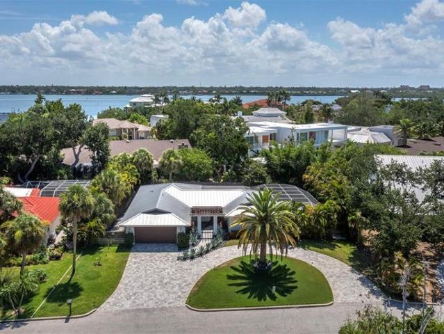 622 Tropical Cir, Sarasota, FL 34242