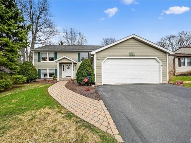 6234 Wynmoor Dr, Cicero, NY 13039