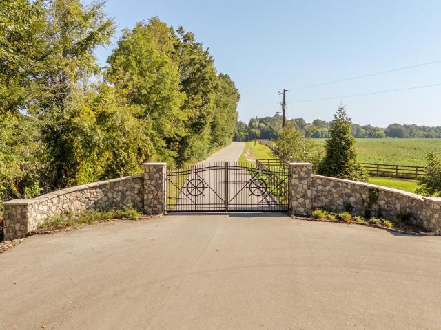 6235 Cravens Rd, Savannah, TN 38372 | MLS #10215