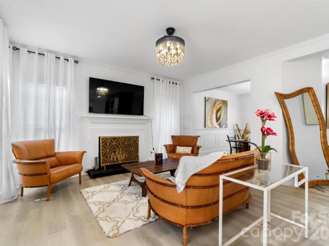 6239 Skyline Drive