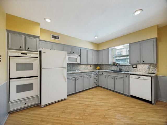 6230 Bandera Avenue # C