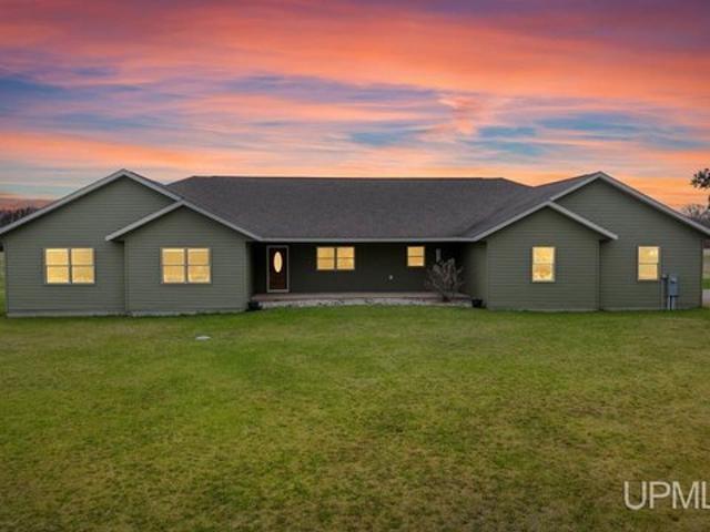 6230 E 5 Rd, Bark River, MI 49807