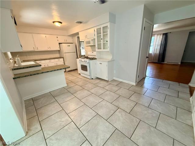 6230 Foxridge Drive
