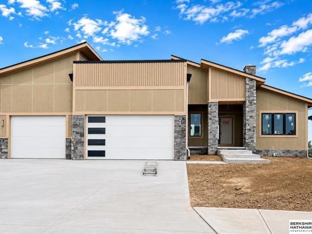 6231 N 207th St, Elkhorn, NE 68022