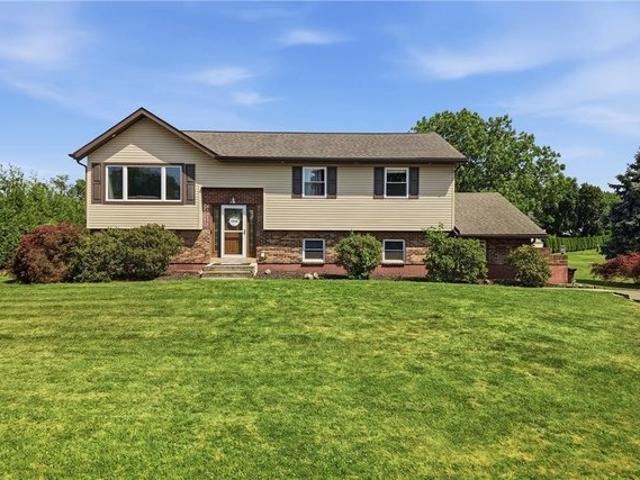 6232 Dove Dr, East Allen Township, PA 18017
