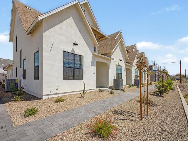 6232 e university drive # 106