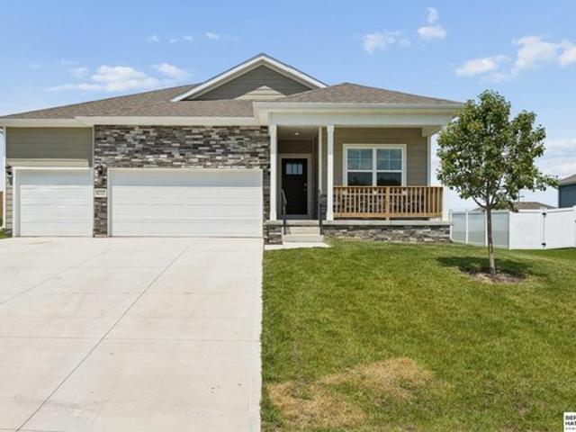 6232 Harvest Dr, Papillion, NE 68157