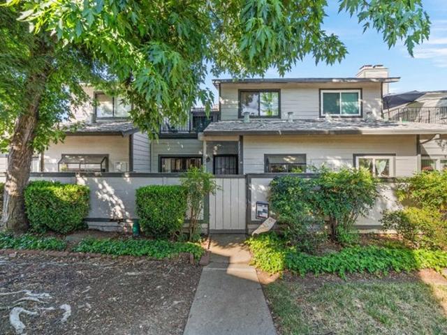 6233 Oak Valley Ln, Citrus Heights, CA 95621