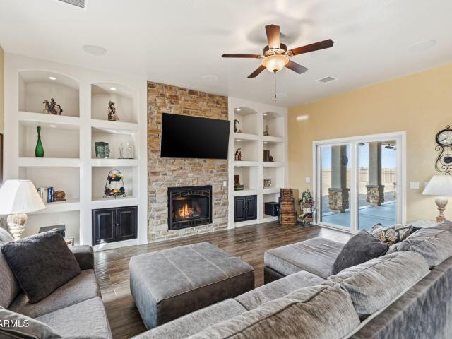 6233 E MOLLY Drive