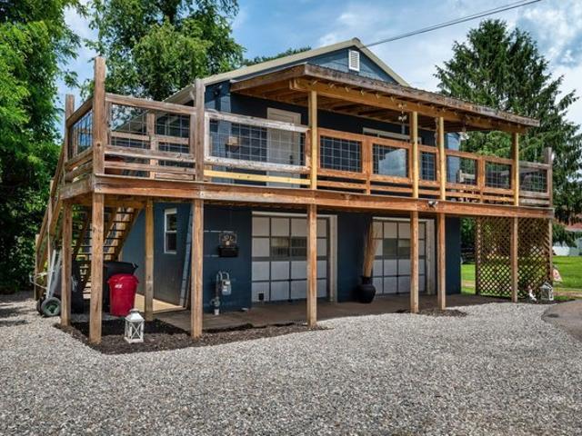 623 1/2 Russell St, Middleport, OH 45760