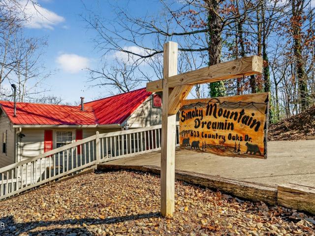 623 Country Oaks Drive