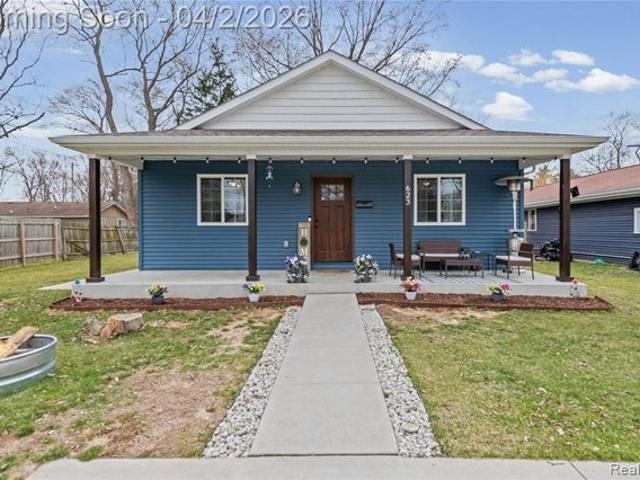 623 Columbia St, Algonac, MI 48001