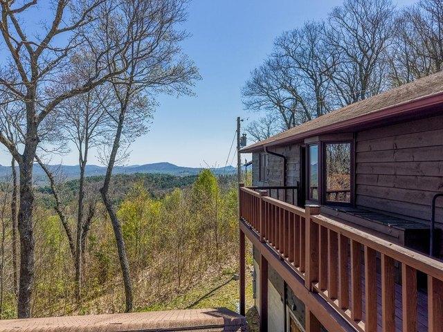 623 Buggy Barn Rd, Cullowhee, NC 28723