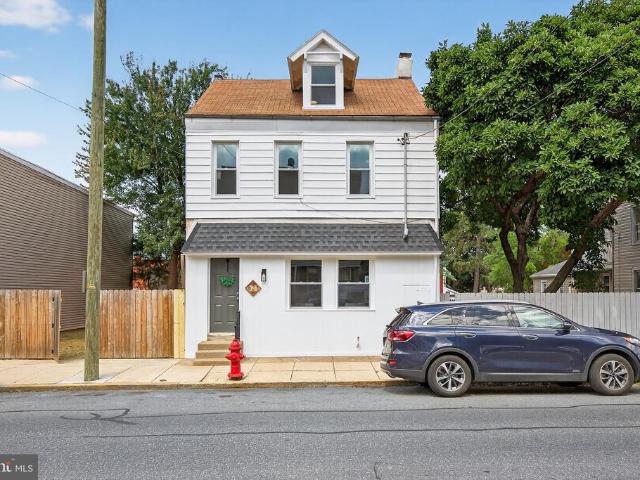 623 E Chestnut Street