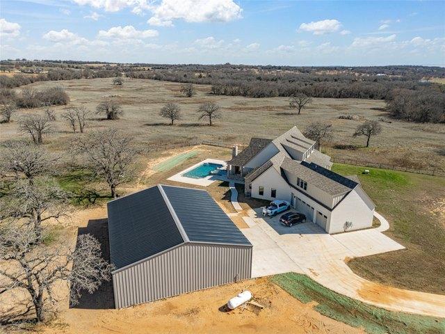 623 Lake Valley Rd, Sunset, TX 76270
