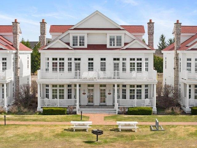 623 Lakeside Ct, Bay Harbor, MI 49770