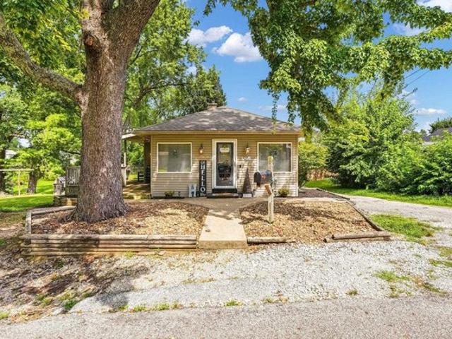 623 Short St, Oakland City, IN 47660