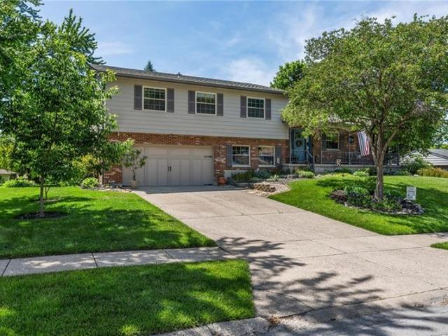 623 Silverleaf Dr, Riverside, OH 45431
