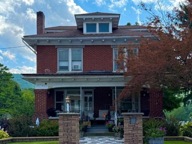 623 Pottsville St, Lykens, PA 17048
