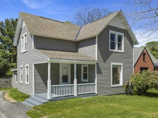 623 Petoskey Ave, Charlevoix, MI 49720