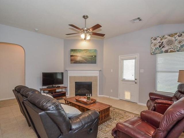 623 W Newport Bend
