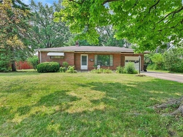 6244 Eavenson Rd, Brook Park, OH 44142