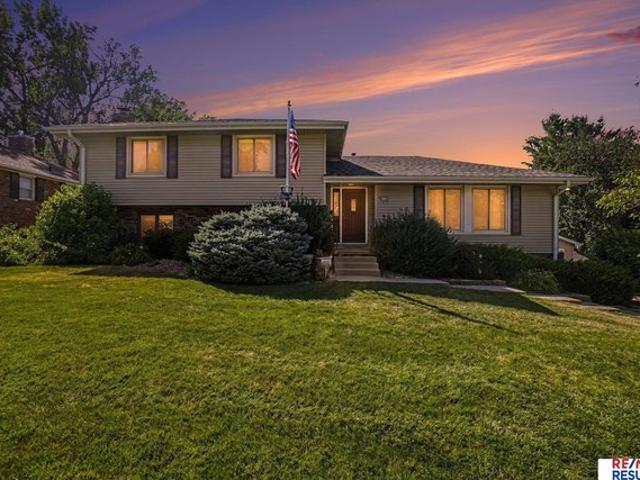 6244 Ponderosa Dr, Omaha, NE 68137