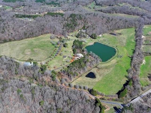 6245 Ben Parks Rd, Murrayville, GA 30564