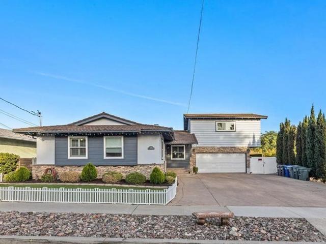 6245 Broadmoor Dr, La Mesa, CA 91942