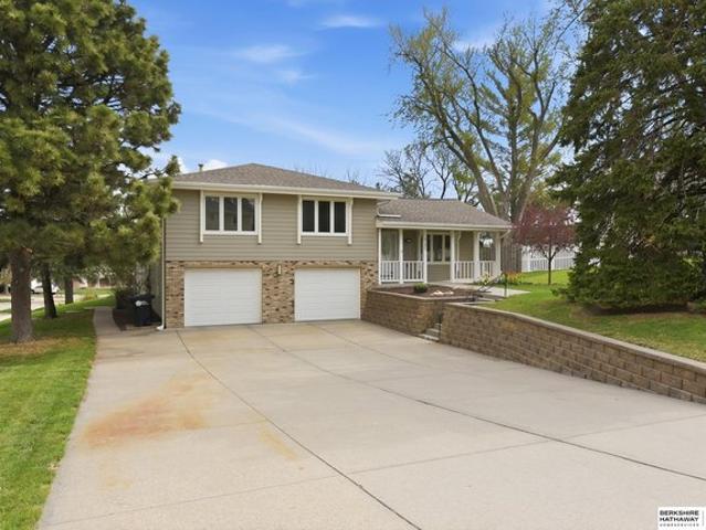 6245 Ponderosa Cir, Omaha, NE 68137