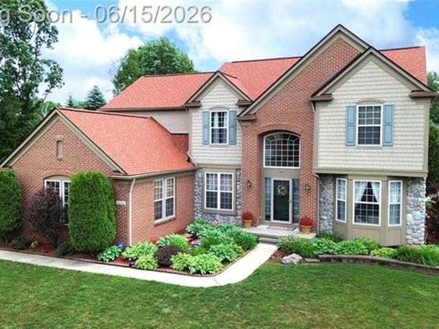 6240 Moonstone Ct, Grand Blanc, MI 48439