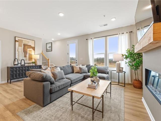 6240 Molo Lane 660